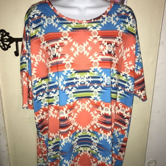 LuLaRoe | Tops | La Luloroe Shirt | Poshmark